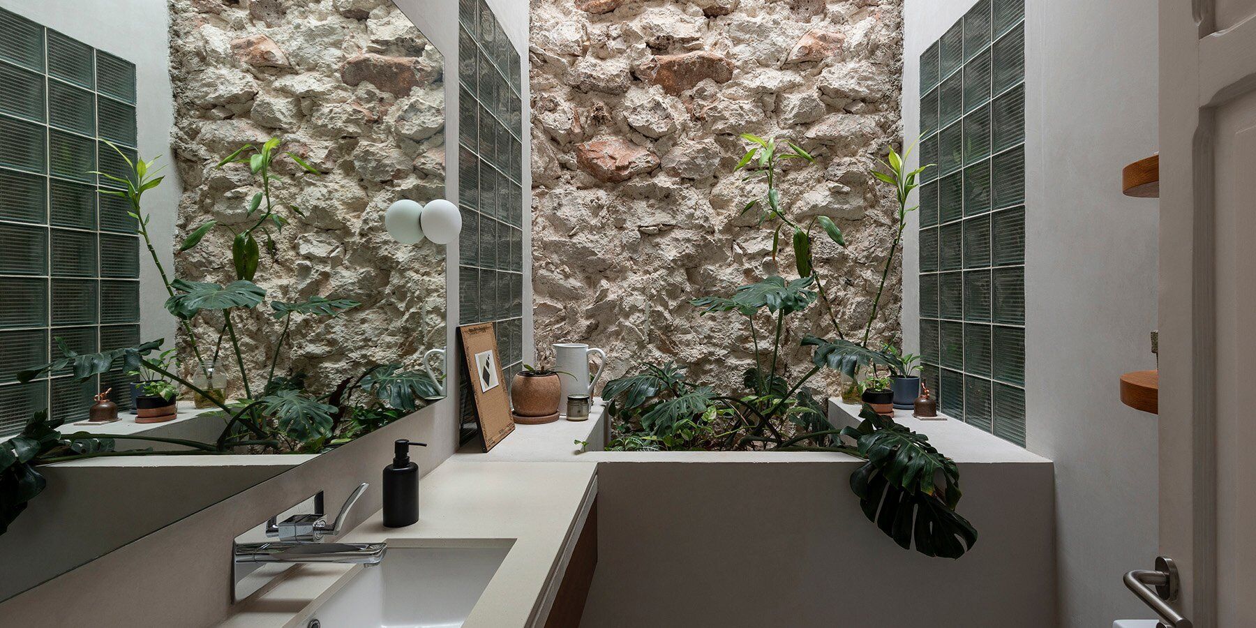 Merida properties: Compact House Re-design by FMT Estudio ...