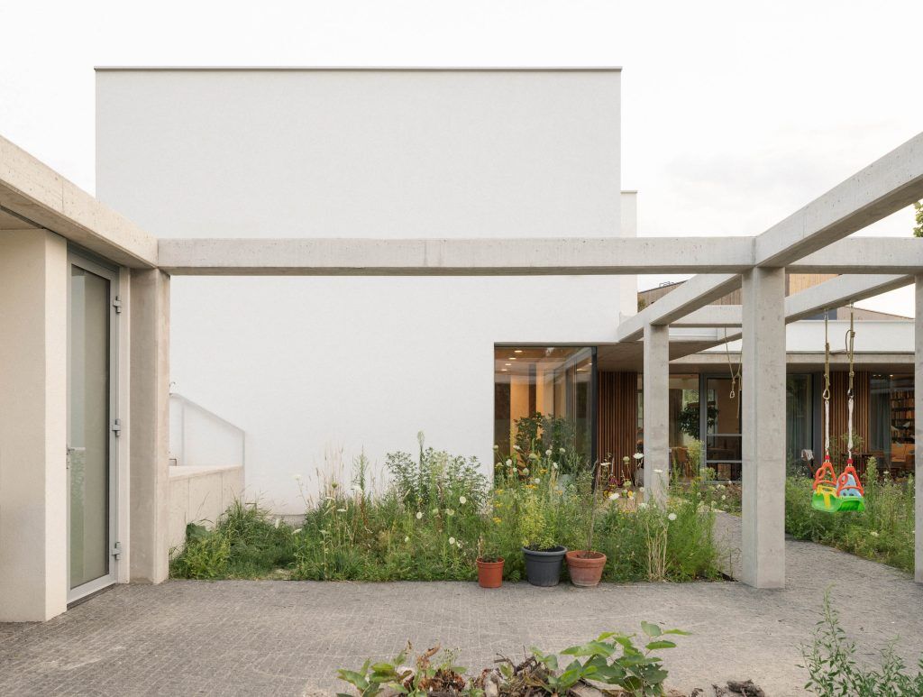 RDO House: Simple Family House by Čechvala Architects ...